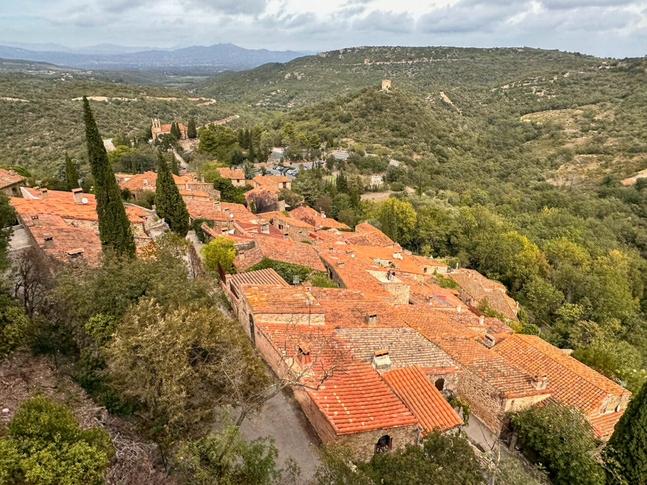 Erkunde Castelnou und das Château: Schönste Dorf der Pyrenäen - Konge Treks
